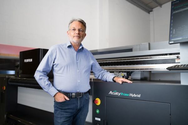 Fujifilm's first Acuity Prime Hybrid installed at Allen Signs in England