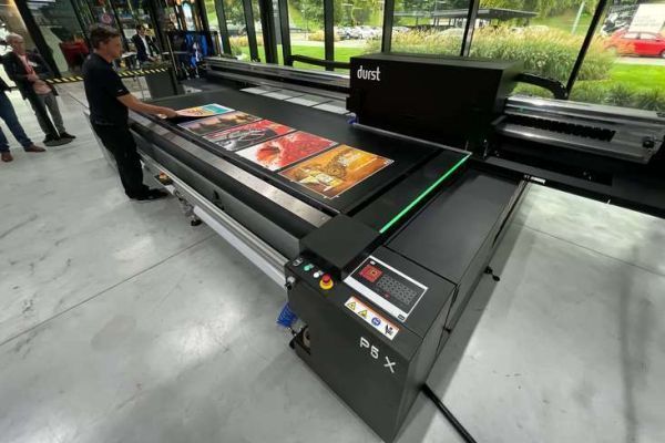 Durst unveils the P5 X, a hybrid flatbed printer for the large format ...