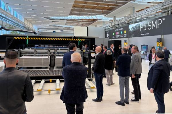 Durst unveils the P5 SMP, a led inkjet press for hybrid printing